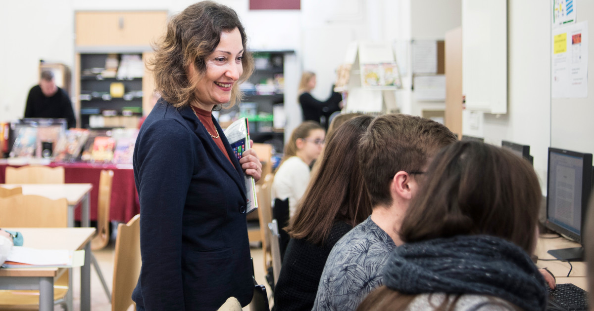 Devenir professeur associé | devenirenseignant.gouv.fr